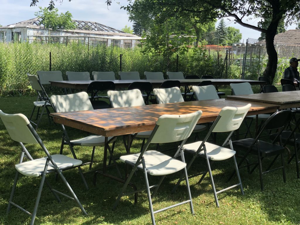 Barbecue At Work - Loc Pave